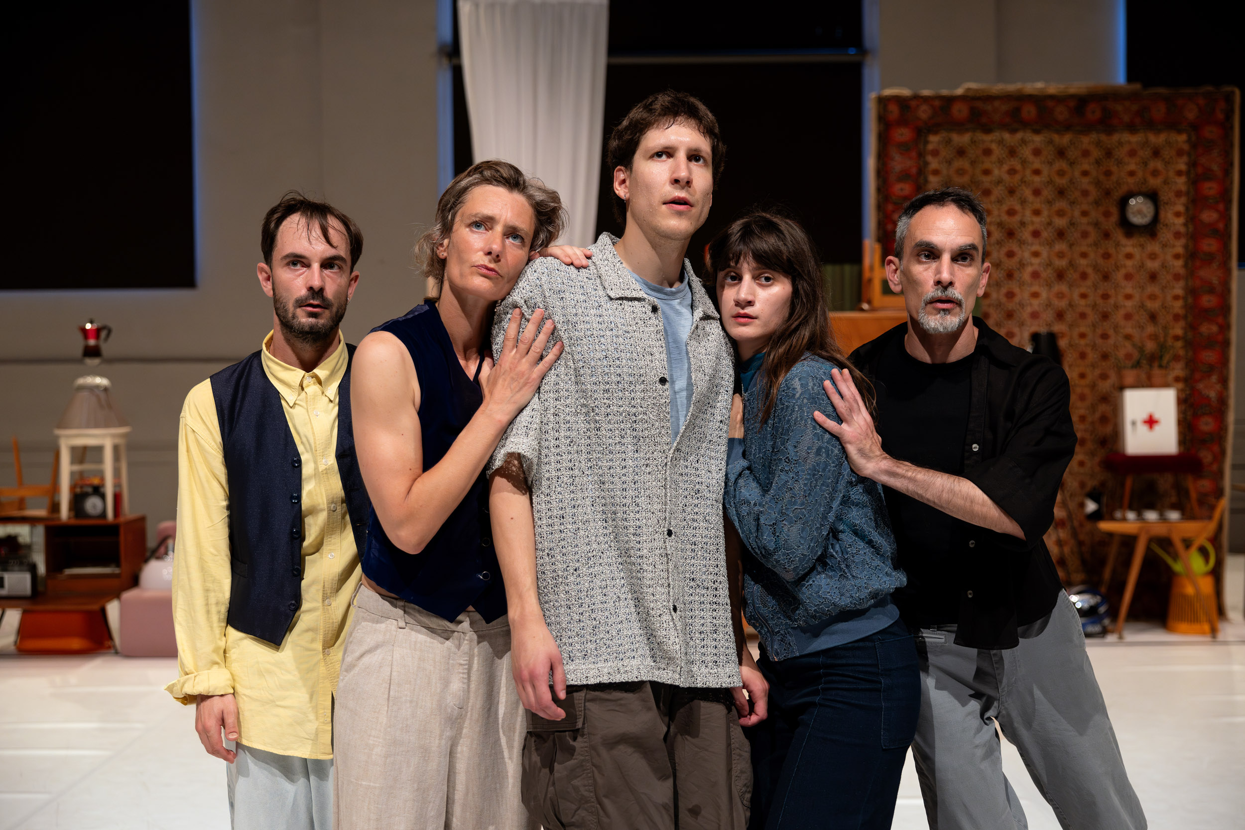 Maja Delak: Izrekanja (po besedilu J. Tannahilla) - emanat